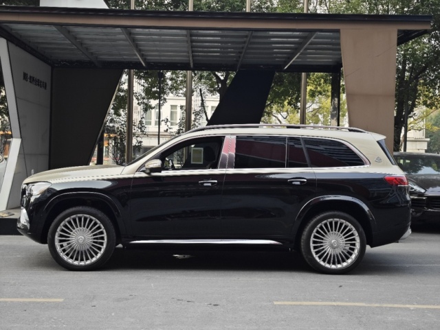 23款迈巴赫GLS600沙漠金/黑曜石双拼外观 港口最新行情