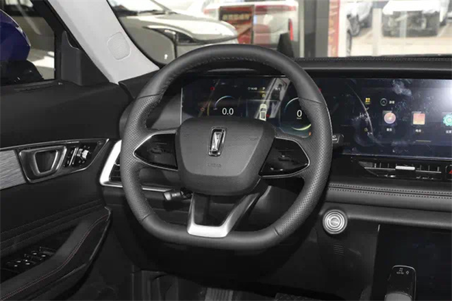 谁才是专属于你的“硬派捍卫者”？驾奔腾T99探索东方美学意蕴！